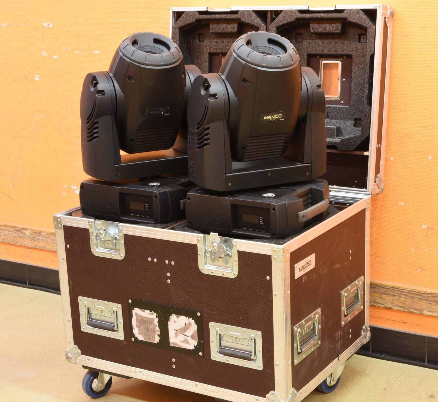 Martin MAC 250 Entour – Gearwise – AV & Stage Equipment