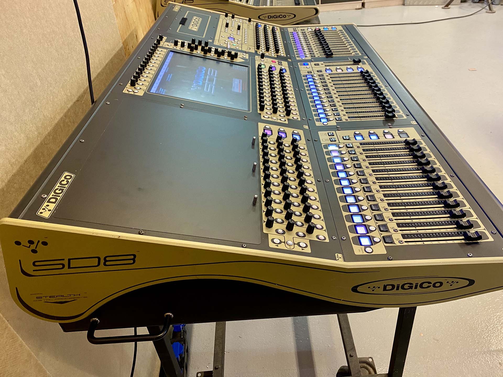 DiGiCo SD8 Core 2 Madi-rack 48/24 – Gearwise – AV & Stage Equipment