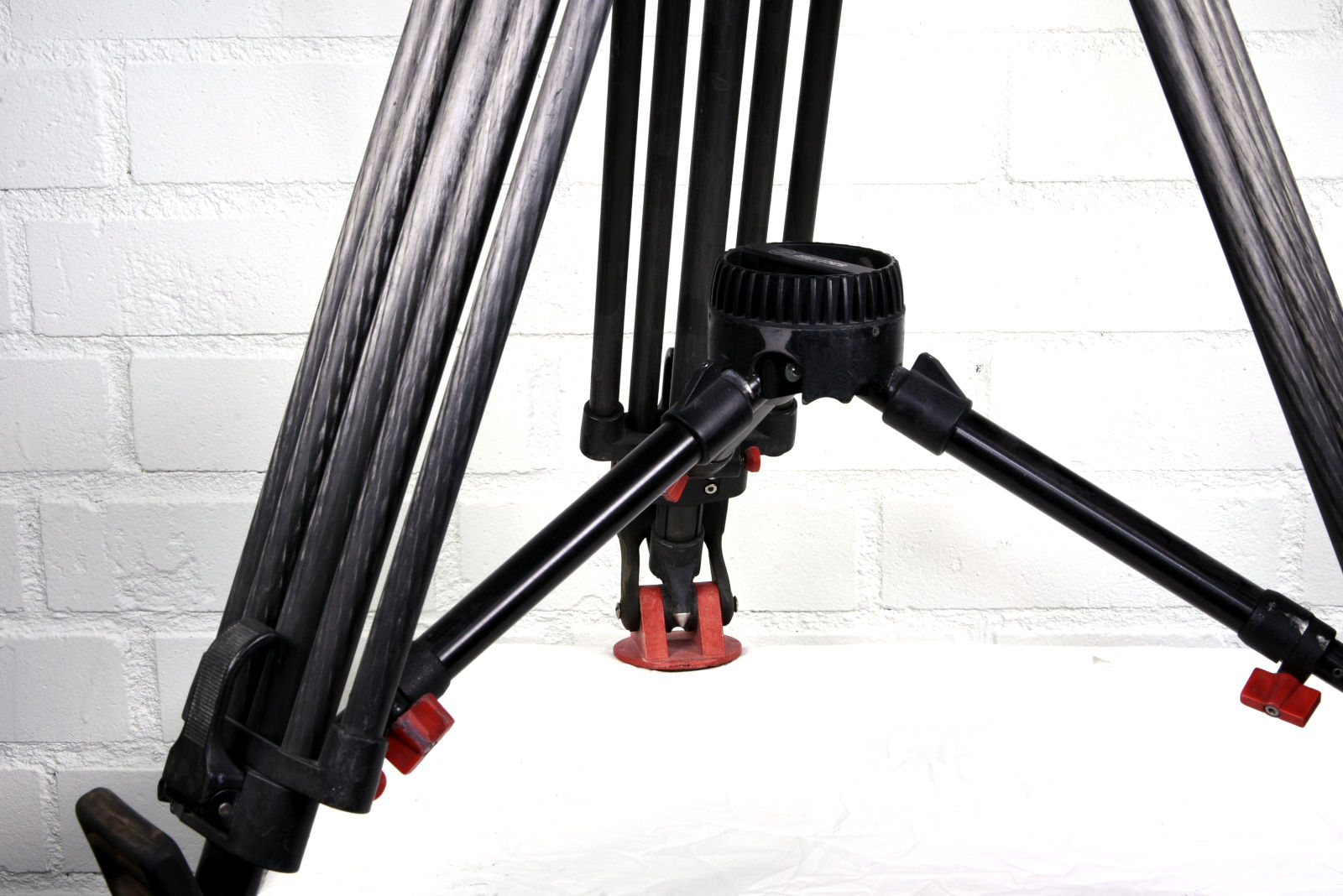 Sachtler Tripod CF + Vinten Vision 8 Head – Gearwise – AV & Stage Equipment