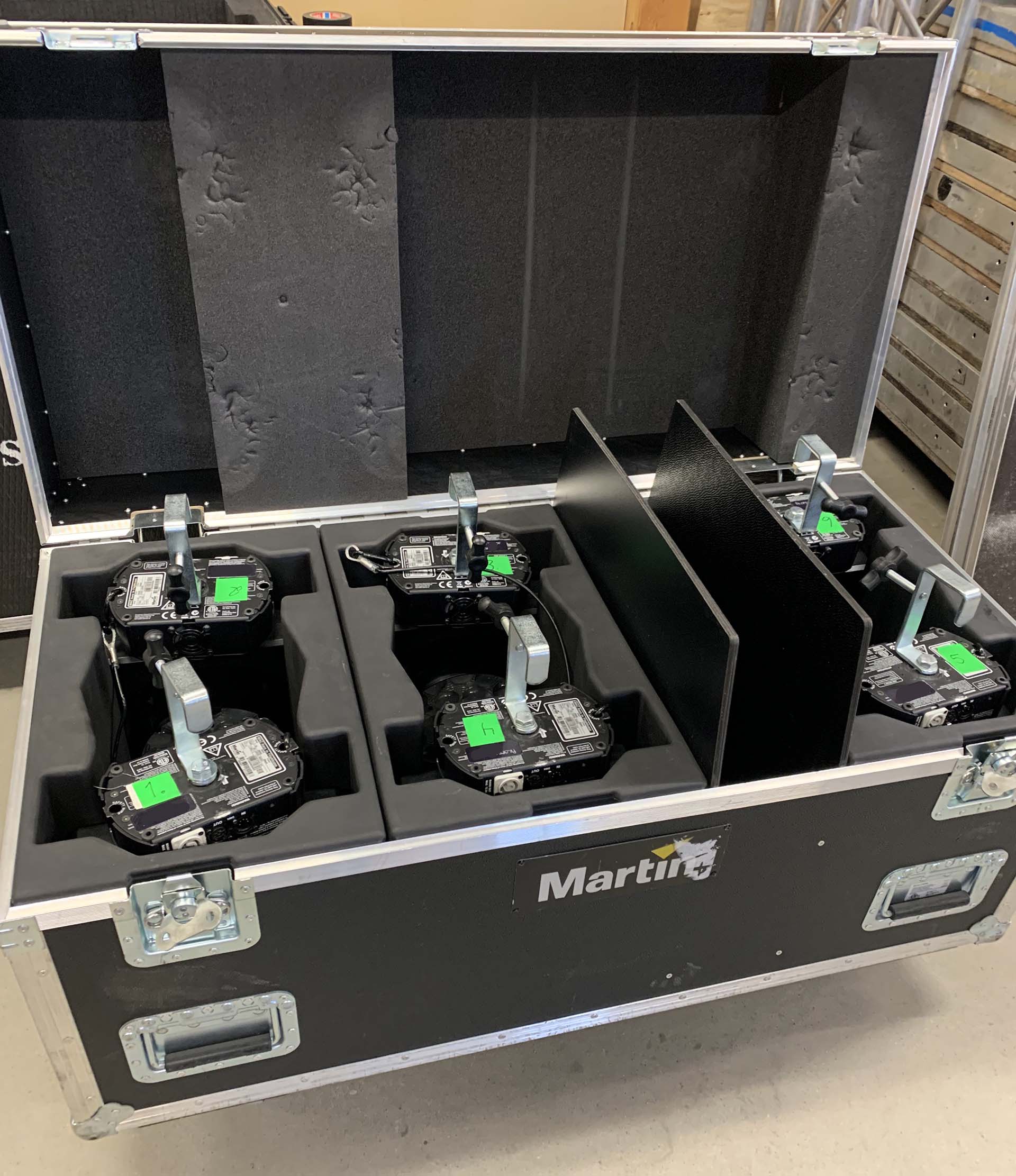 Martin MAC Aura (6pcs) – Gearwise – AV & Stage Equipment