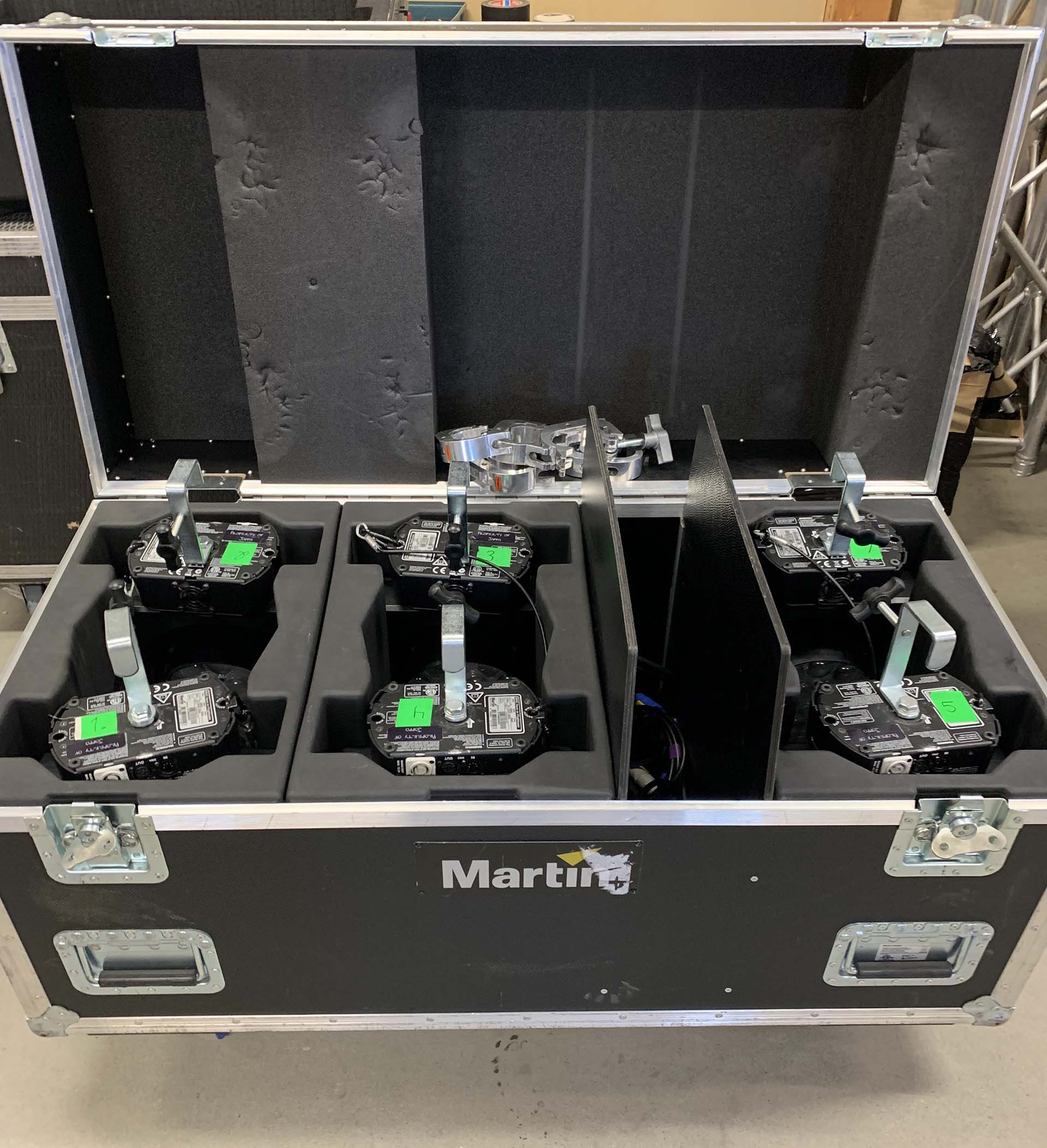 Martin MAC Aura (6pcs) – Gearwise – AV & Stage Equipment