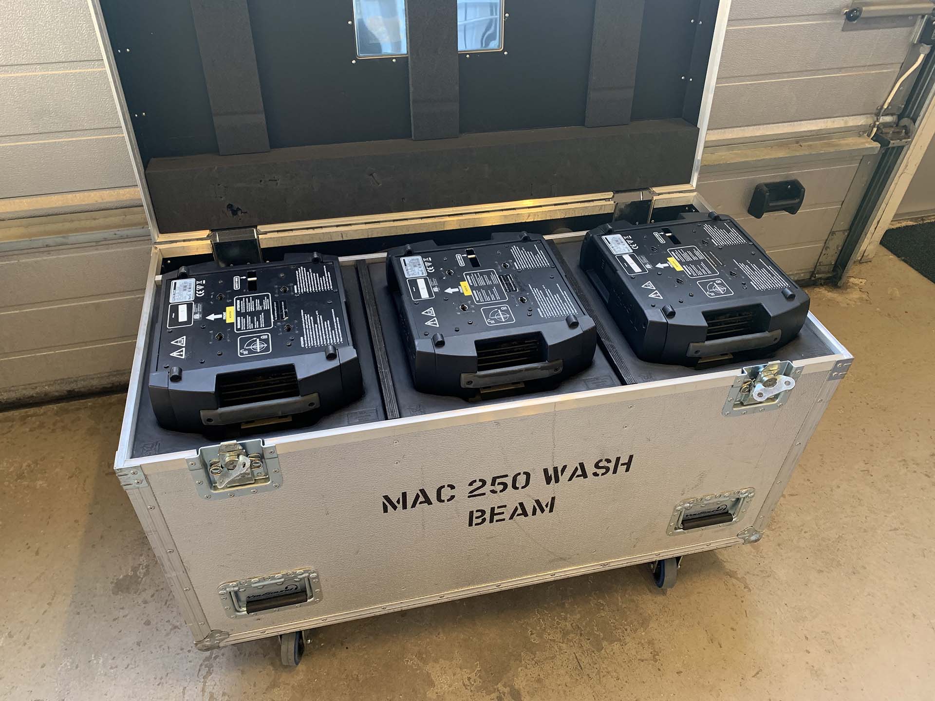 Martin Mac 250 Beam (15 pcs) – Gearwise – AV & Stage Equipment