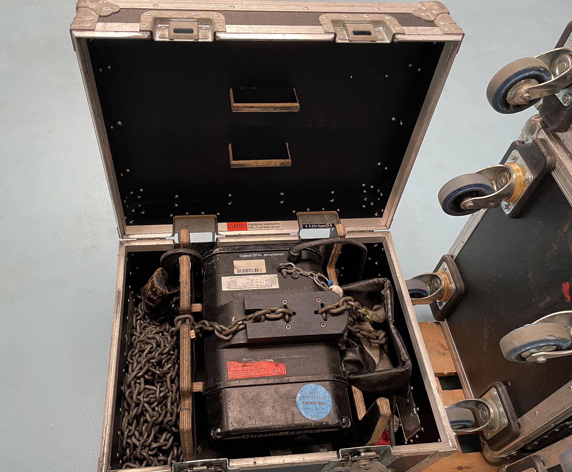 Chainmaster D8 1000kg 24m – Gearwise – AV & Stage Equipment