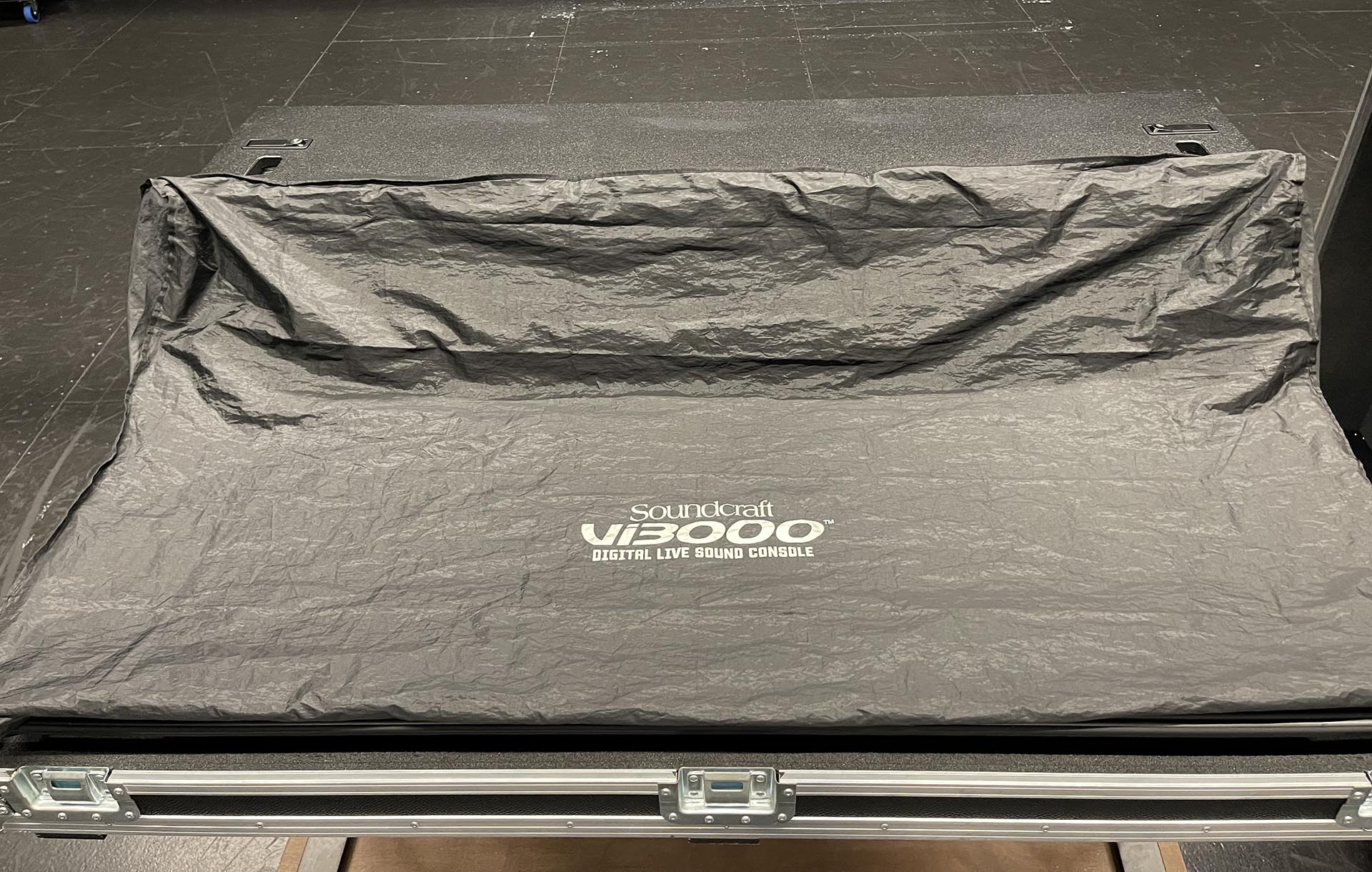 Soundcraft Vi3000 package – Gearwise – AV & Stage Equipment