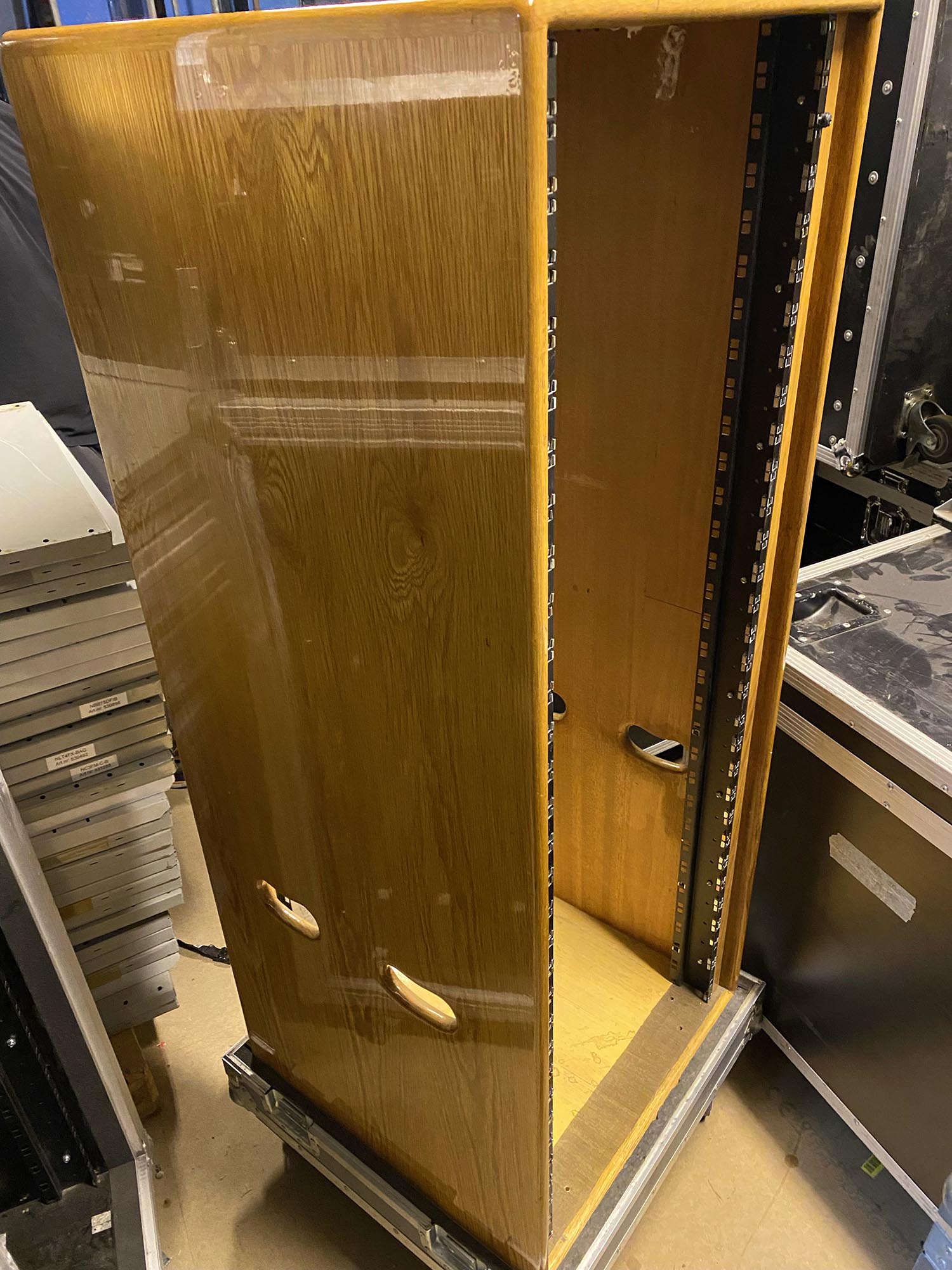 Studio rack 31U – Gearwise – AV & Stage Equipment