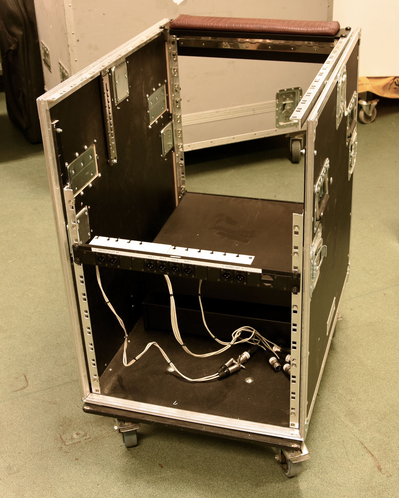 Rack Case 16U w/Mixer Rails – Gearwise – AV & Stage Equipment