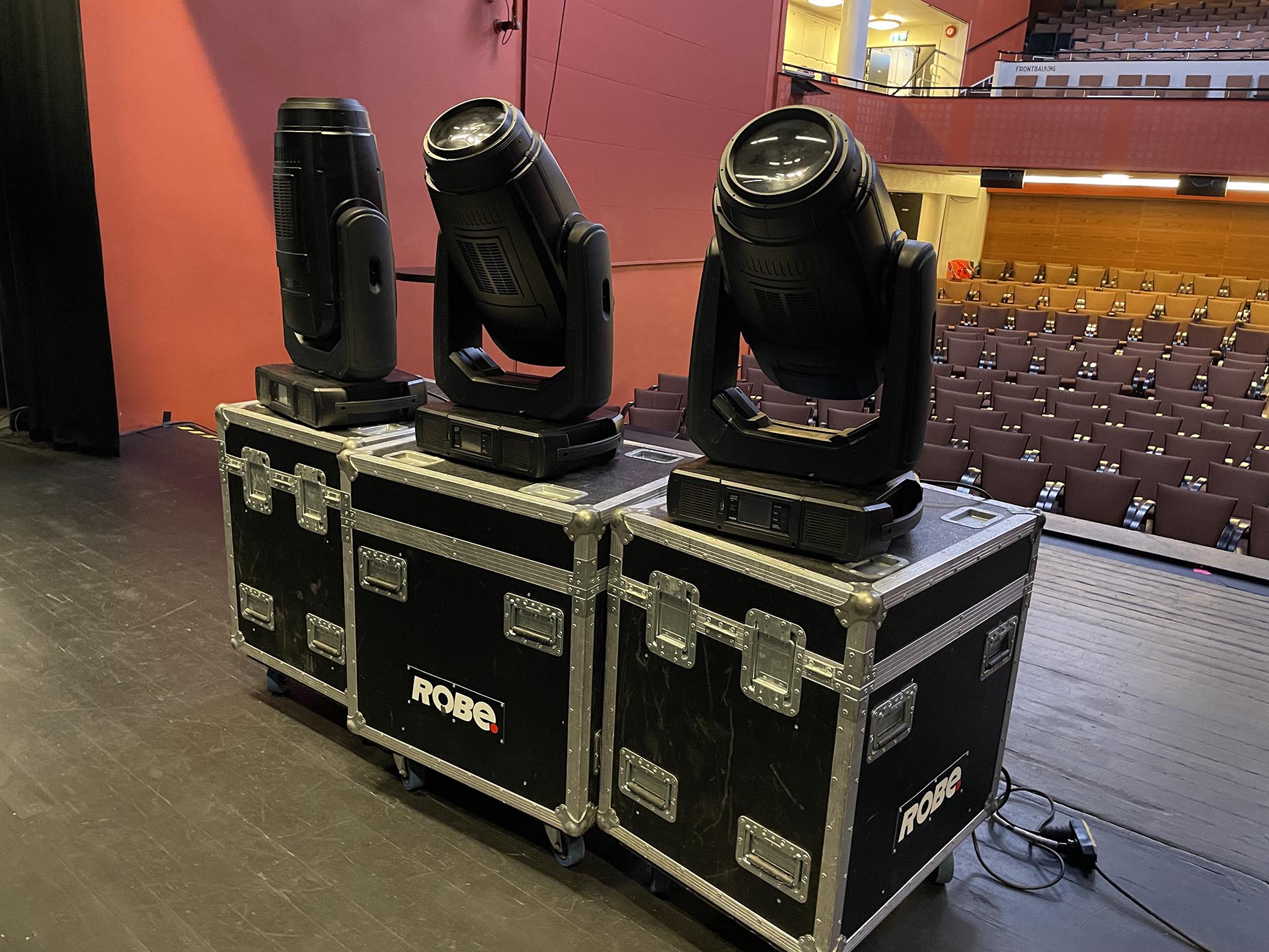 Robe BMFL Spot (6 pcs) – Gearwise – AV & Stage Equipment