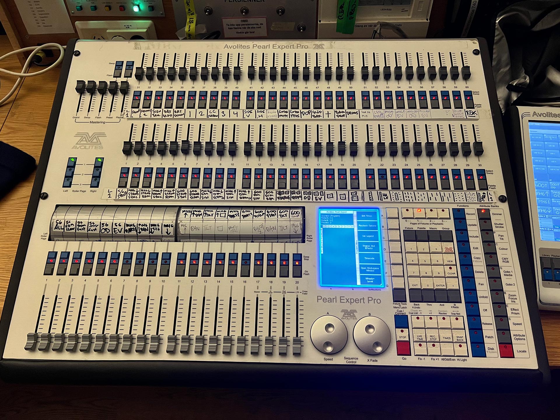 Avolites Pearl Expert Pro with Touch Wing – Gearwise – AV & Stage Equipment